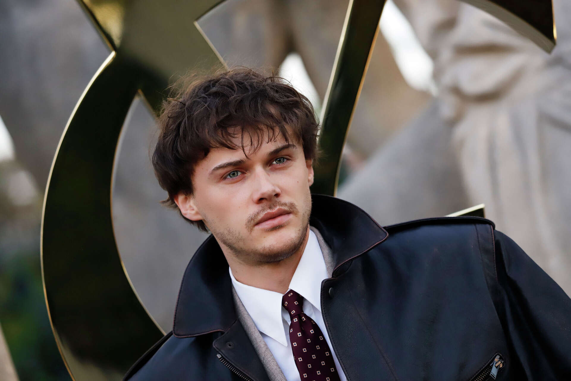 CHRISTOPHER BRINEY SE UNE AL ELENCO DE LA QUINTA TEMPORADA DE HACKS ...
